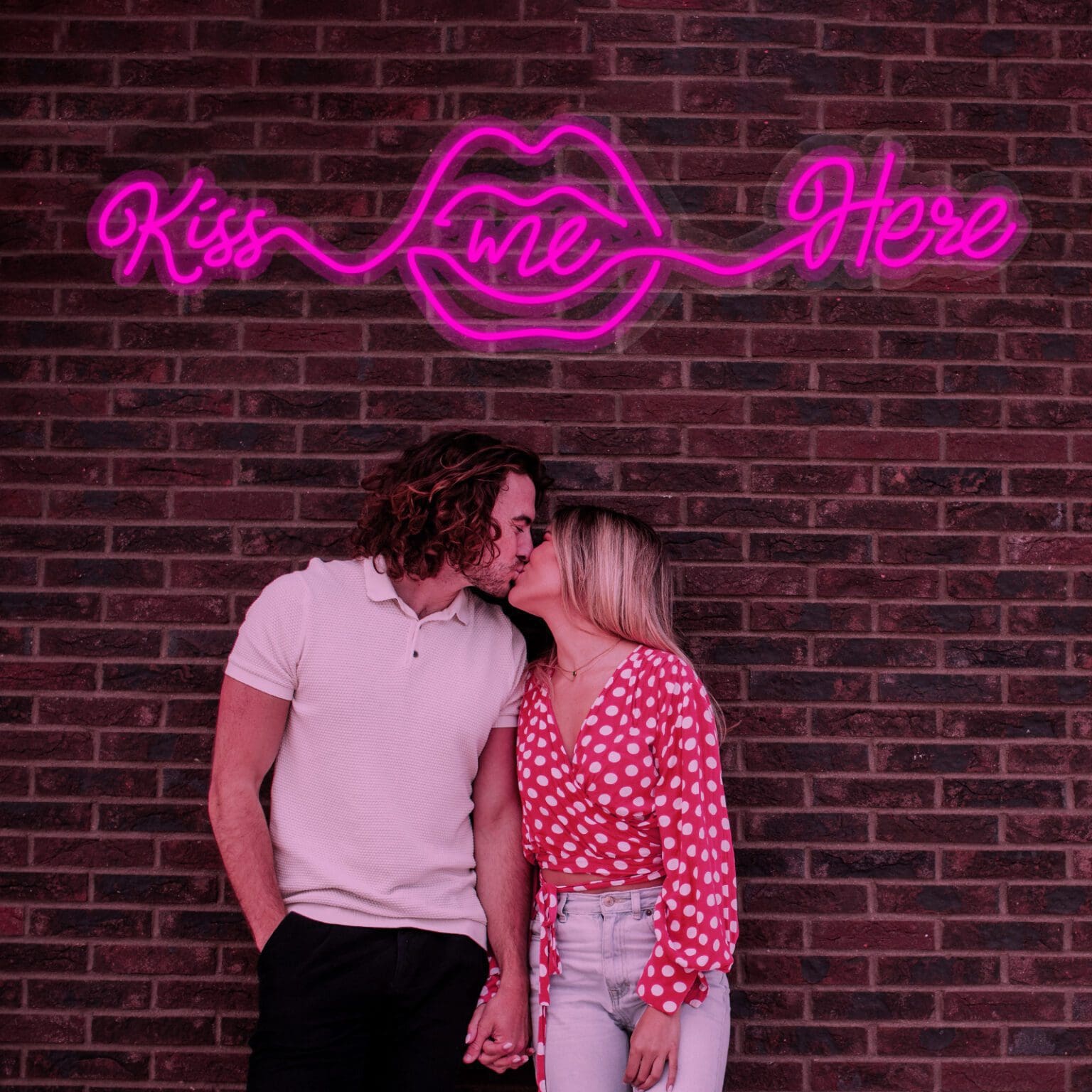Neón Kiss me Here | Espacio Neón
