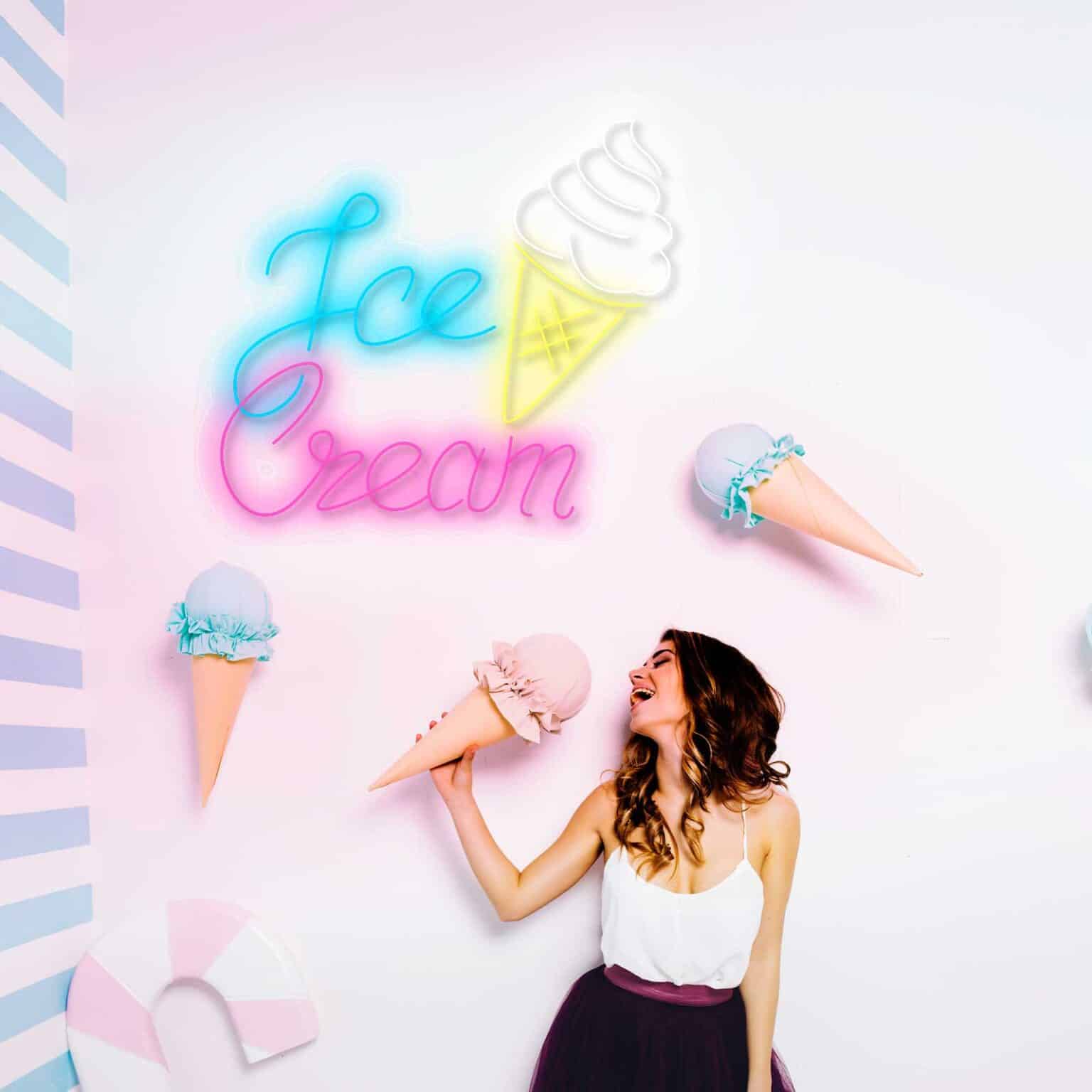Neón Ice Cream con cono | Espacio Neón